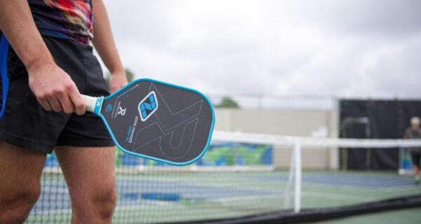 The Ultimate Guide to Pickleball Rackets - Pickleballs Play